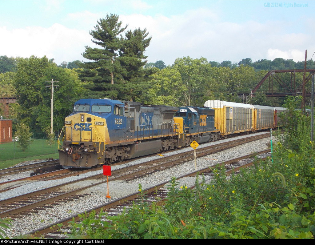 CSX 7832 and 8152 (1)